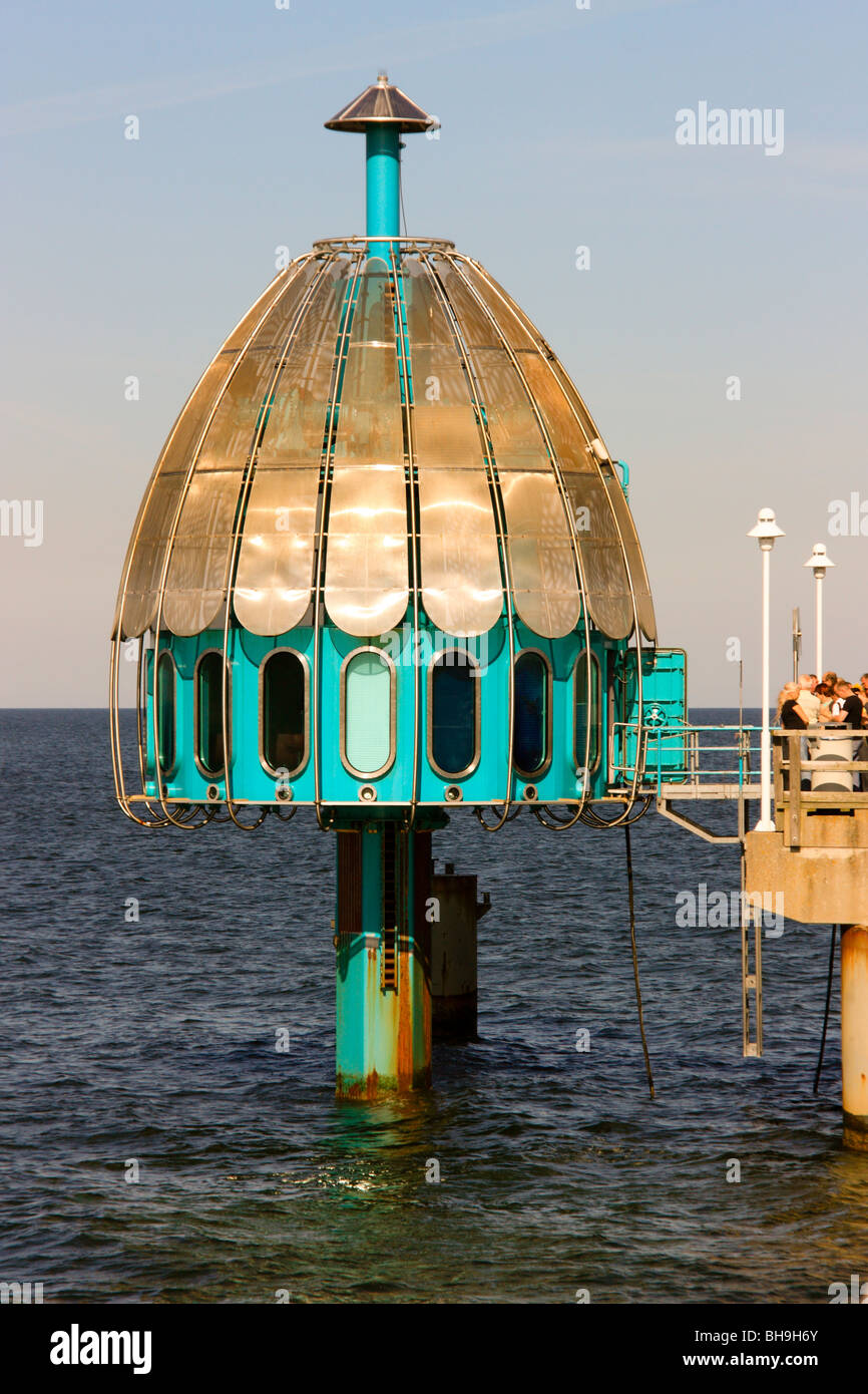 Diving bell underwater hi-res stock photography and images - Alamy