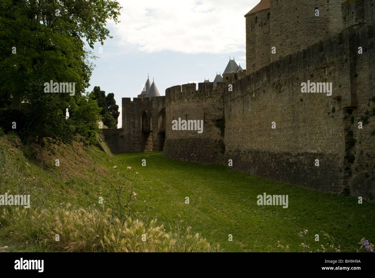 Carcassonne castle medieval moat hi-res stock photography and images ...