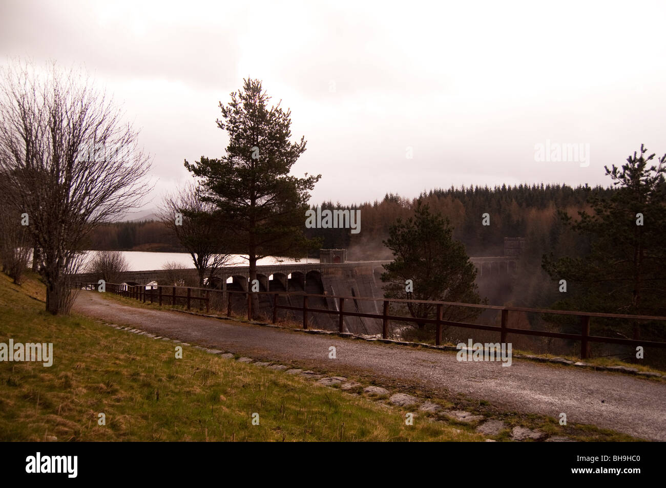 Loch Laggan Dam High Resolution Stock Photography and Images - Alamy