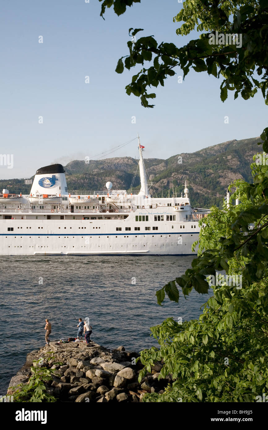 Funchal cruises hi-res stock photography and images - Alamy