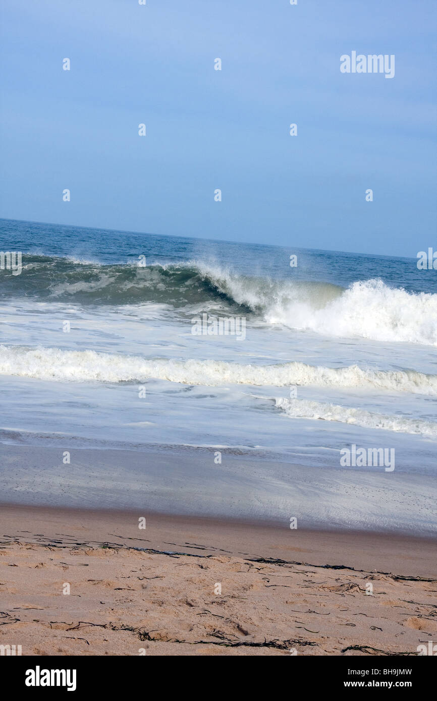 Large Waves break on the Beach Stock Photo - Alamy