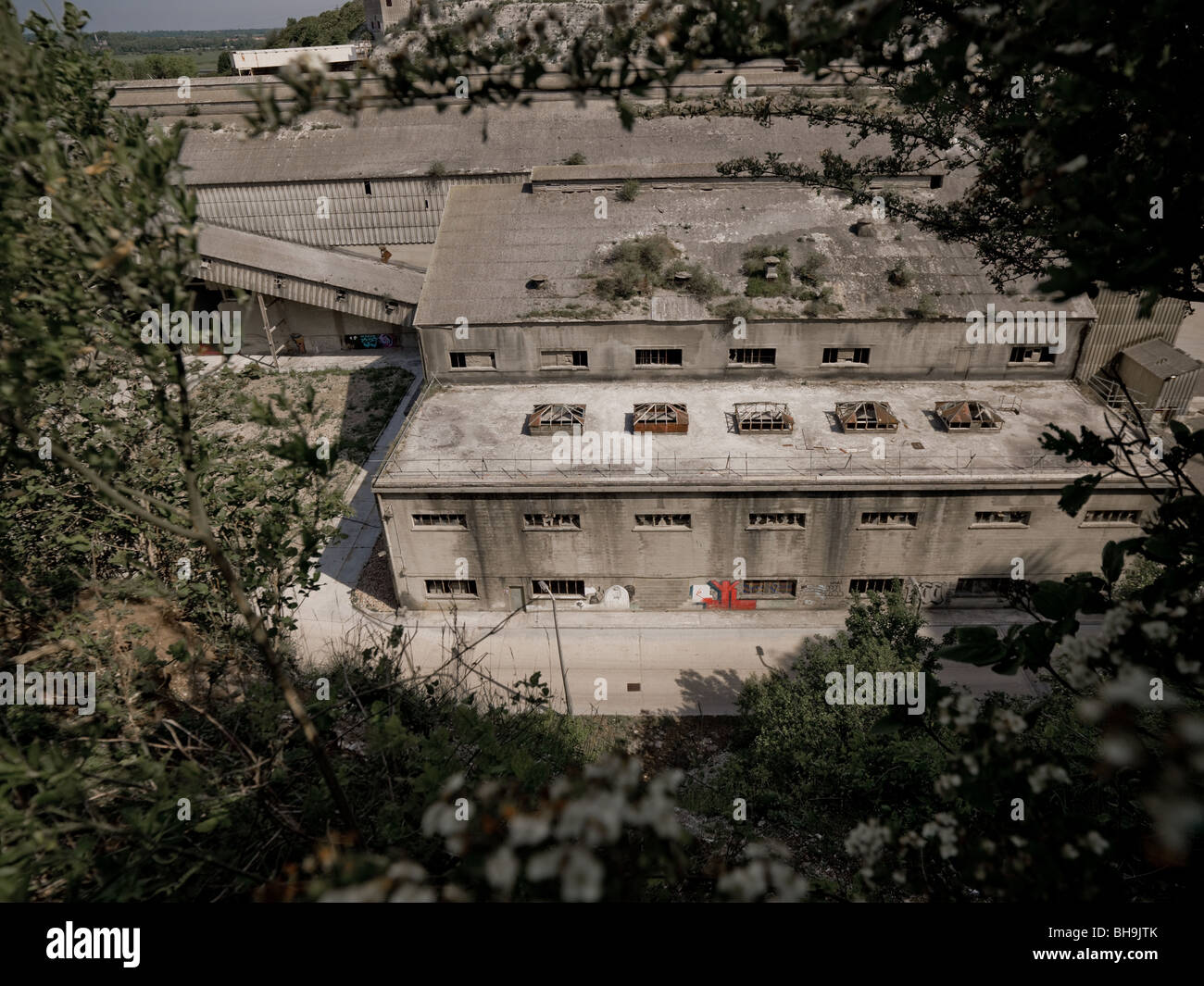 Closed down cement works abandoned hi-res stock photography and images ...