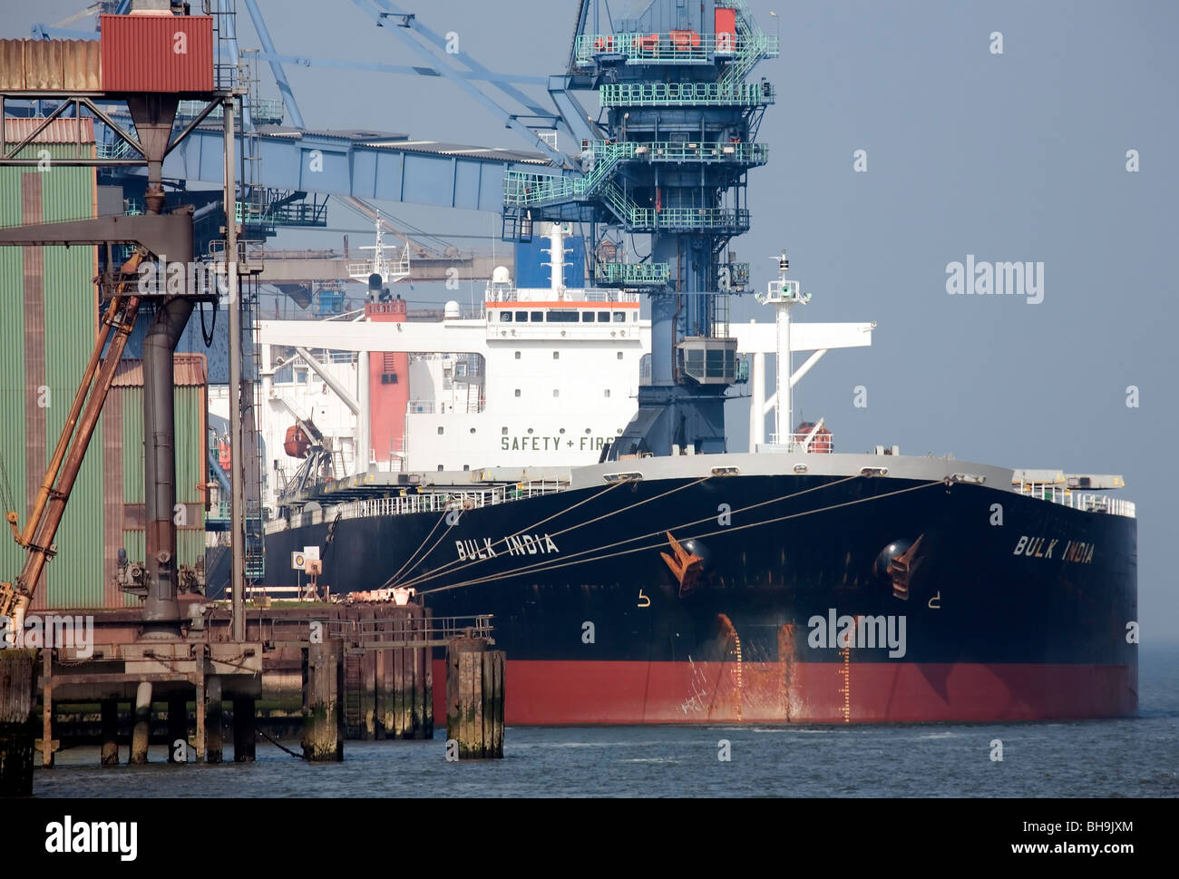 The bulk carrier Bulk India loading at Rotterdam Stock Photo - Alamy
