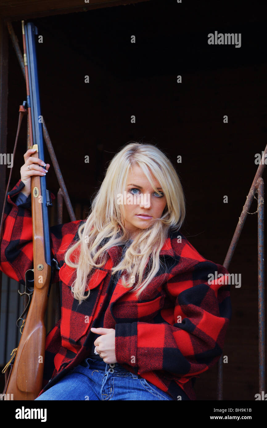 YOUNG WOMAN 21 Y.O. FEMALE HUNTER HOLDING MARLIN 30-30 CALIBER RIFLE IN ...