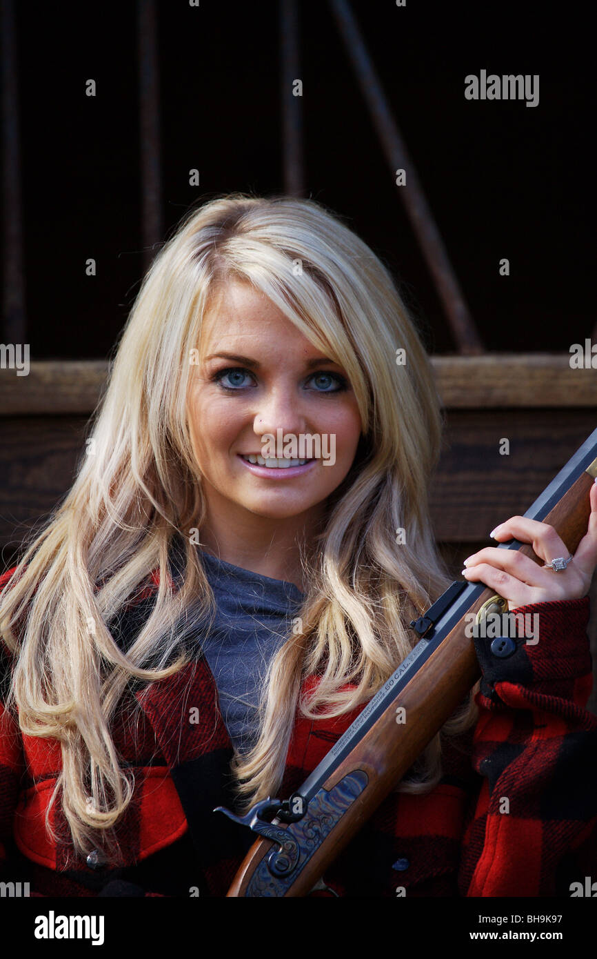 YOUNG WOMAN 21 Y.O. FEMALE HUNTER HOLDING MARLIN 30-30 CALIBER RIFLE IN ...