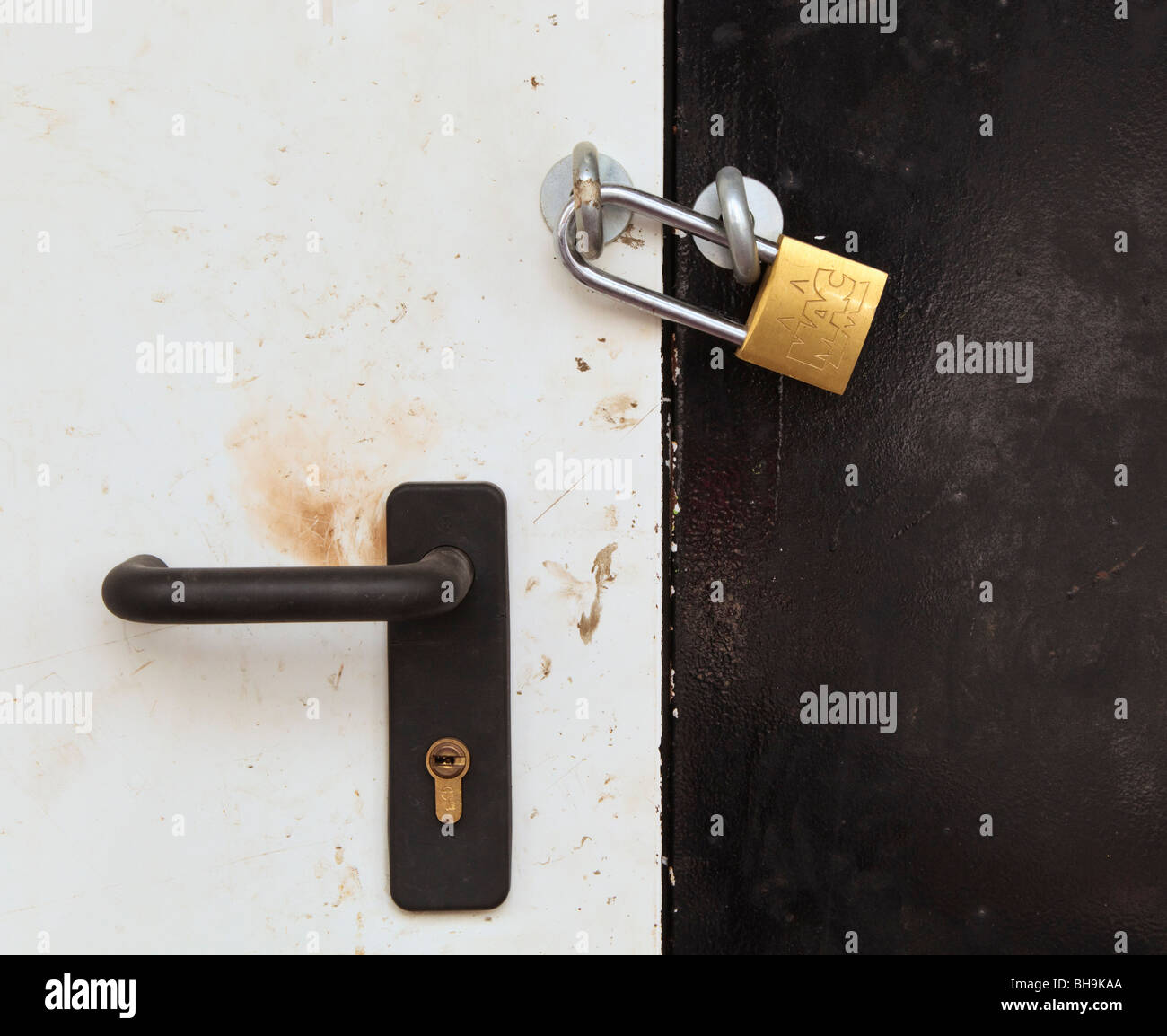 Locked door hi-res stock photography and images - Alamy