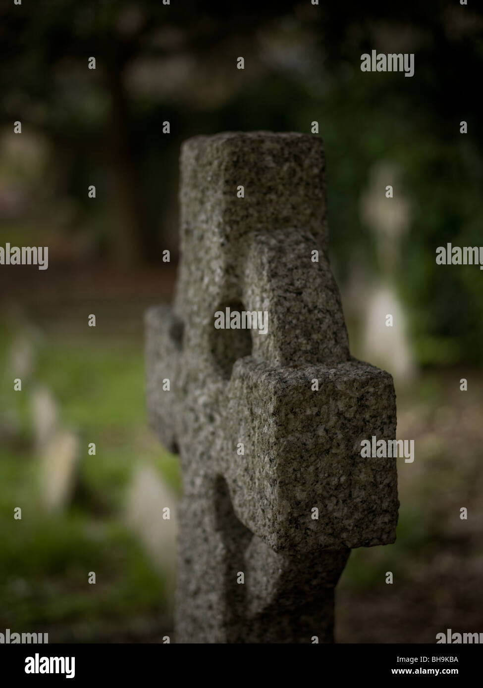 tombstone in cemetery Stock Photo - Alamy