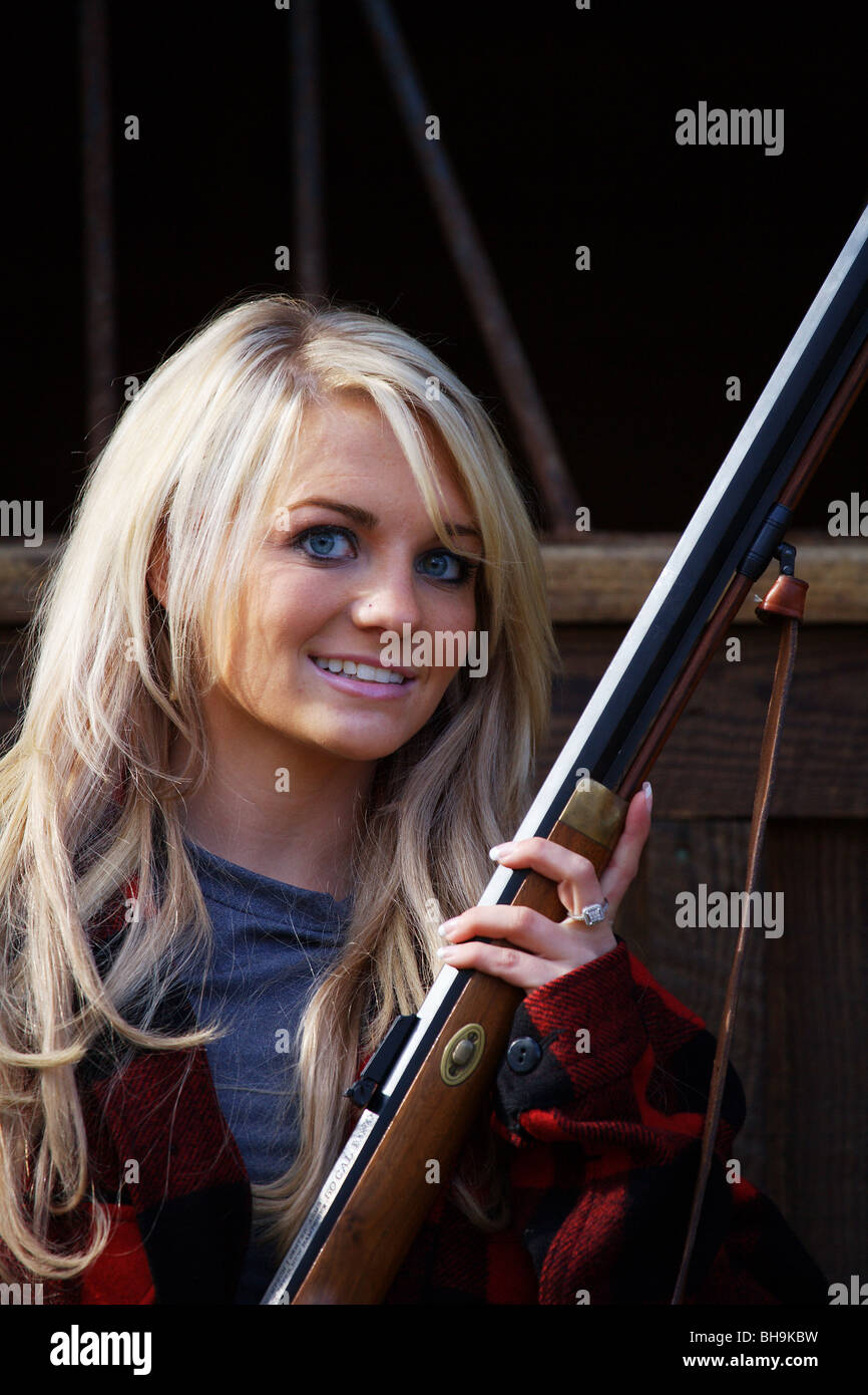 YOUNG WOMAN 21 Y.O. FEMALE HUNTER HOLDING MARLIN 30-30 CALIBER RIFLE IN ...