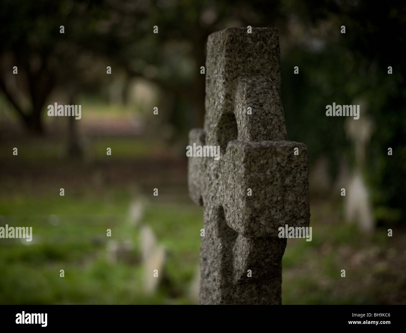 tombstone in cemetery Stock Photo - Alamy