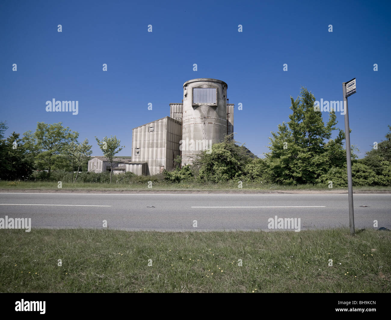 Disused cement works hi-res stock photography and images - Alamy