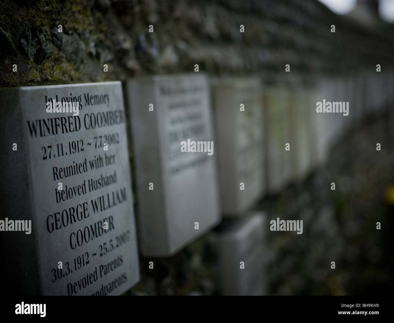 tombstone in cemetery Stock Photo - Alamy