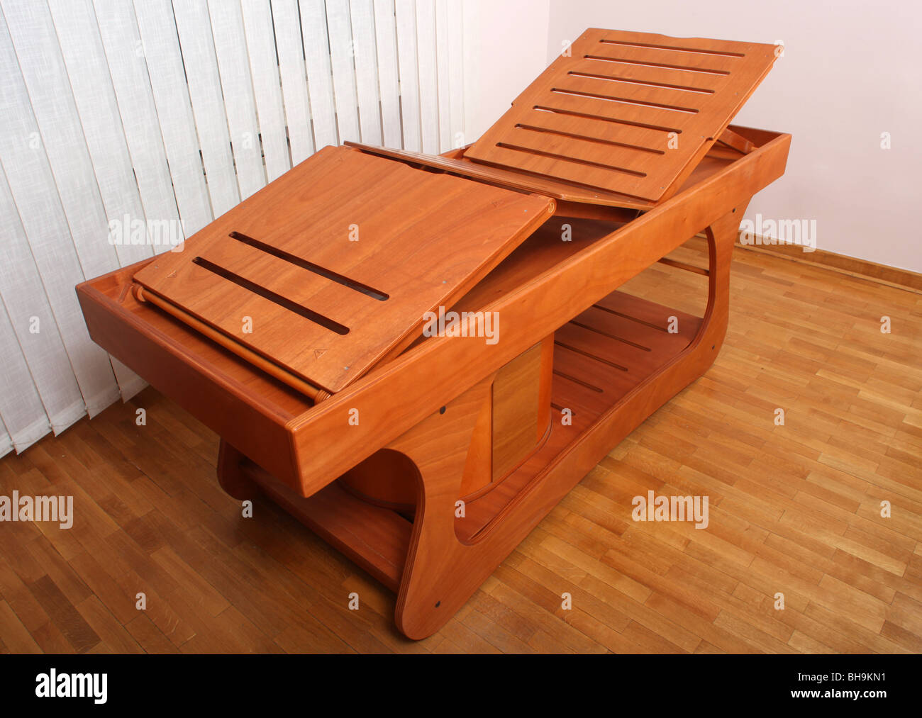 Massage tab hi-res stock photography and images - Alamy