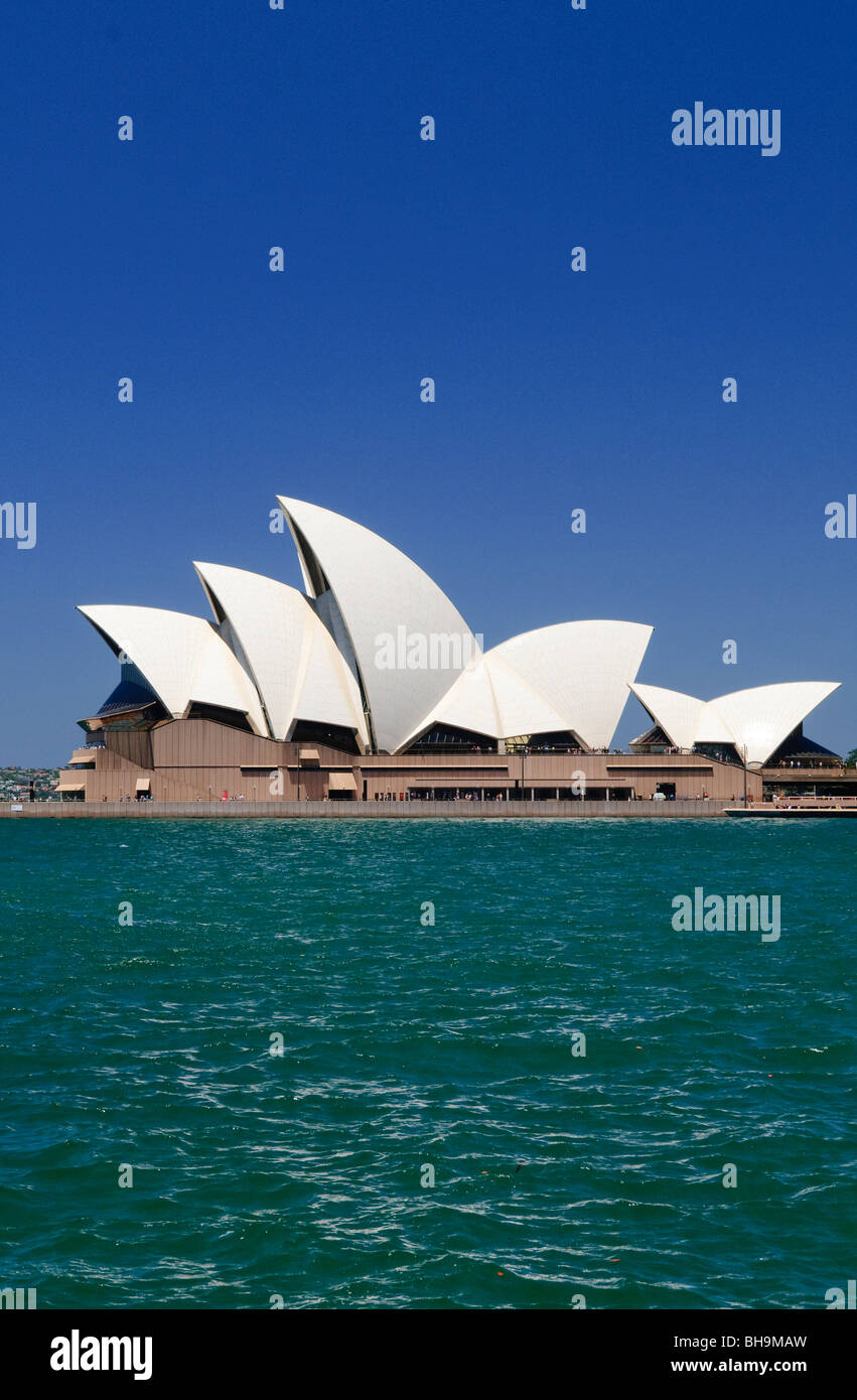 Sydney opera house blue sky hi-res stock photography and images - Alamy