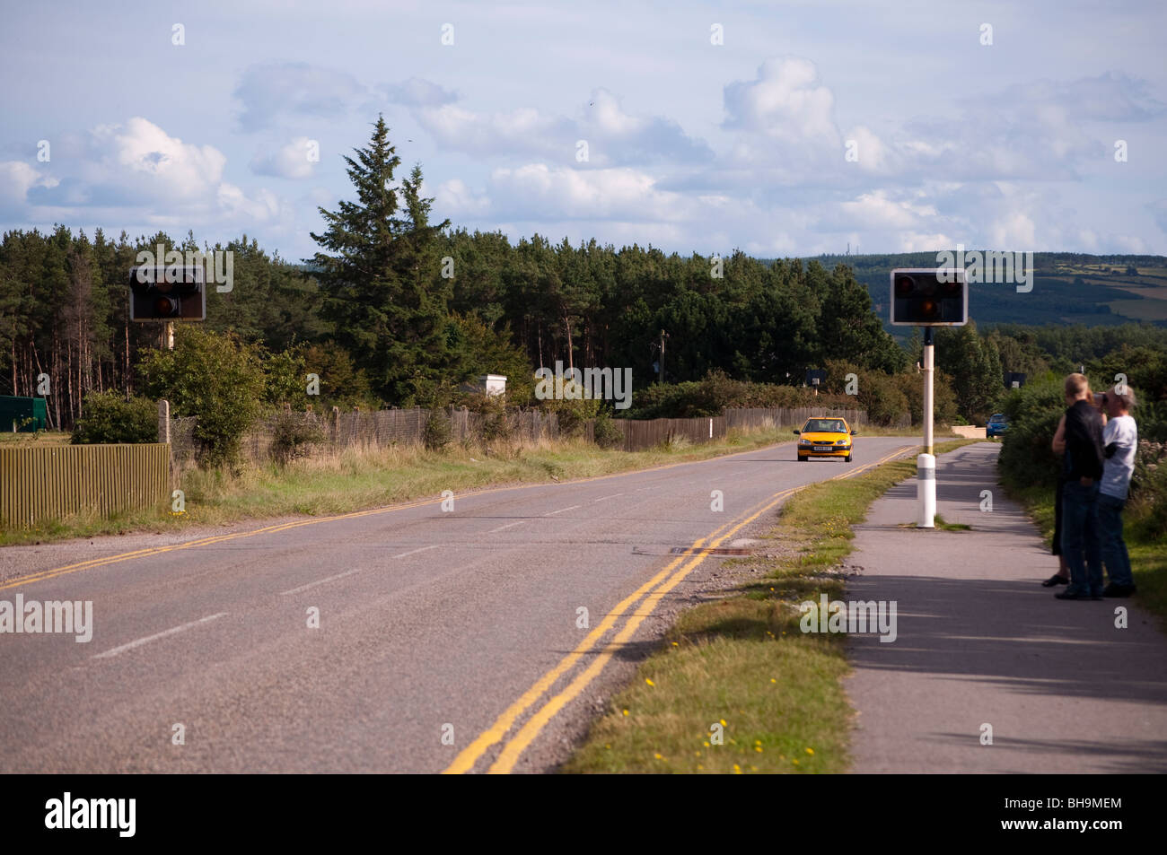 Traffic lights at the end of the RAF Kinloss runway Stock Photo - Alamy