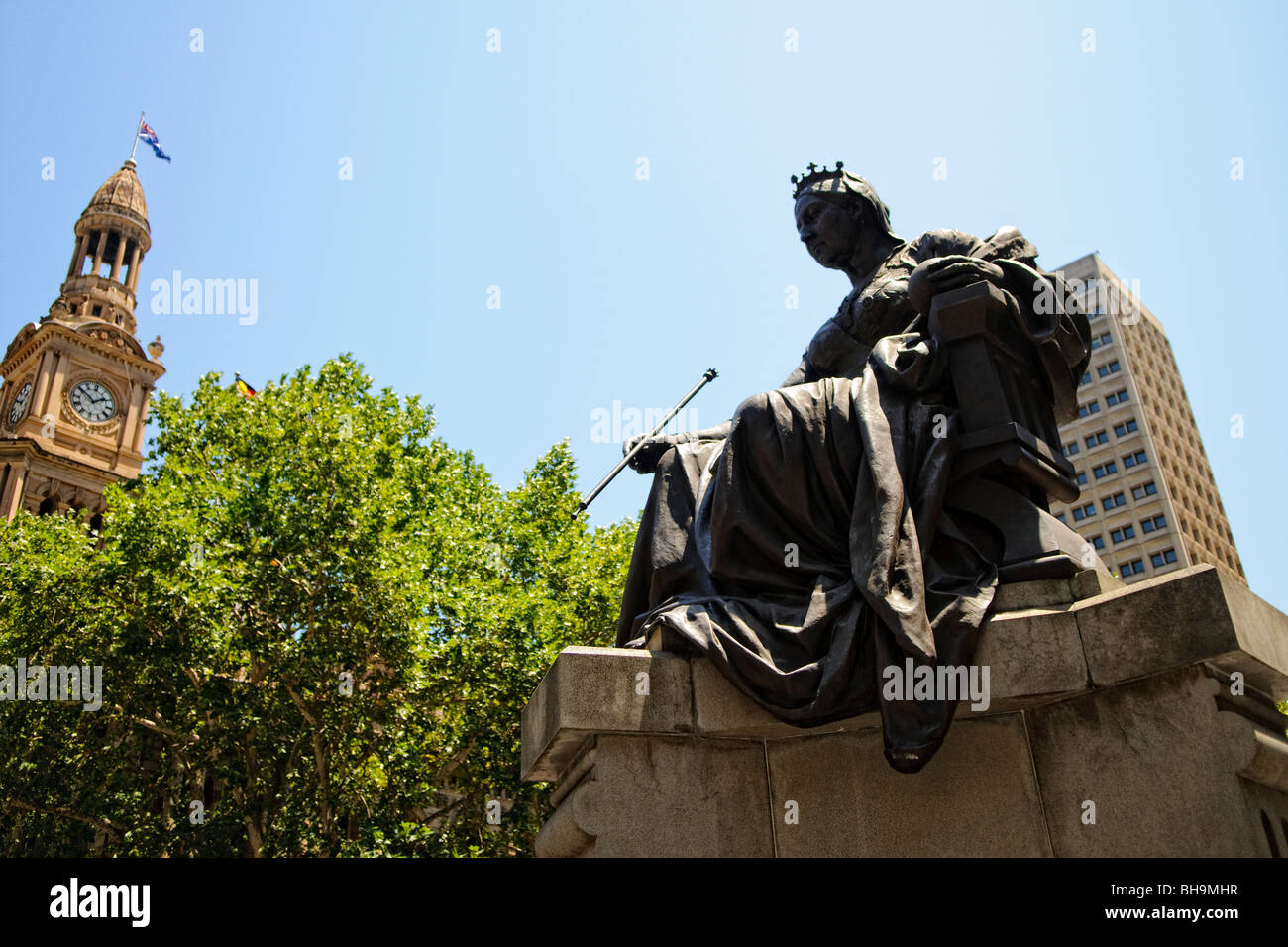 Sydney queen statue building hi-res stock photography and images - Alamy