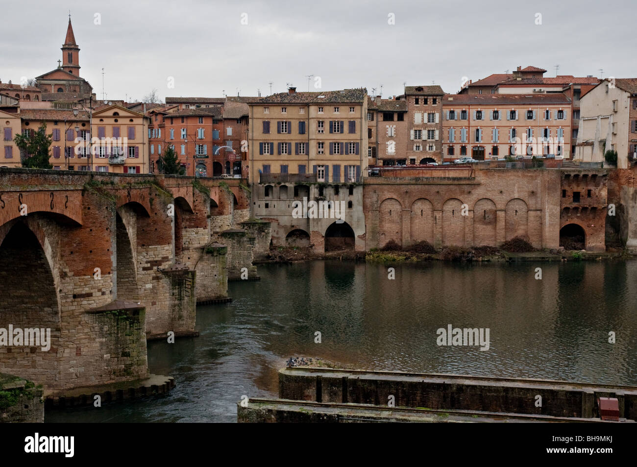 The Pont Vieux in Albi Stock Photo - Alamy