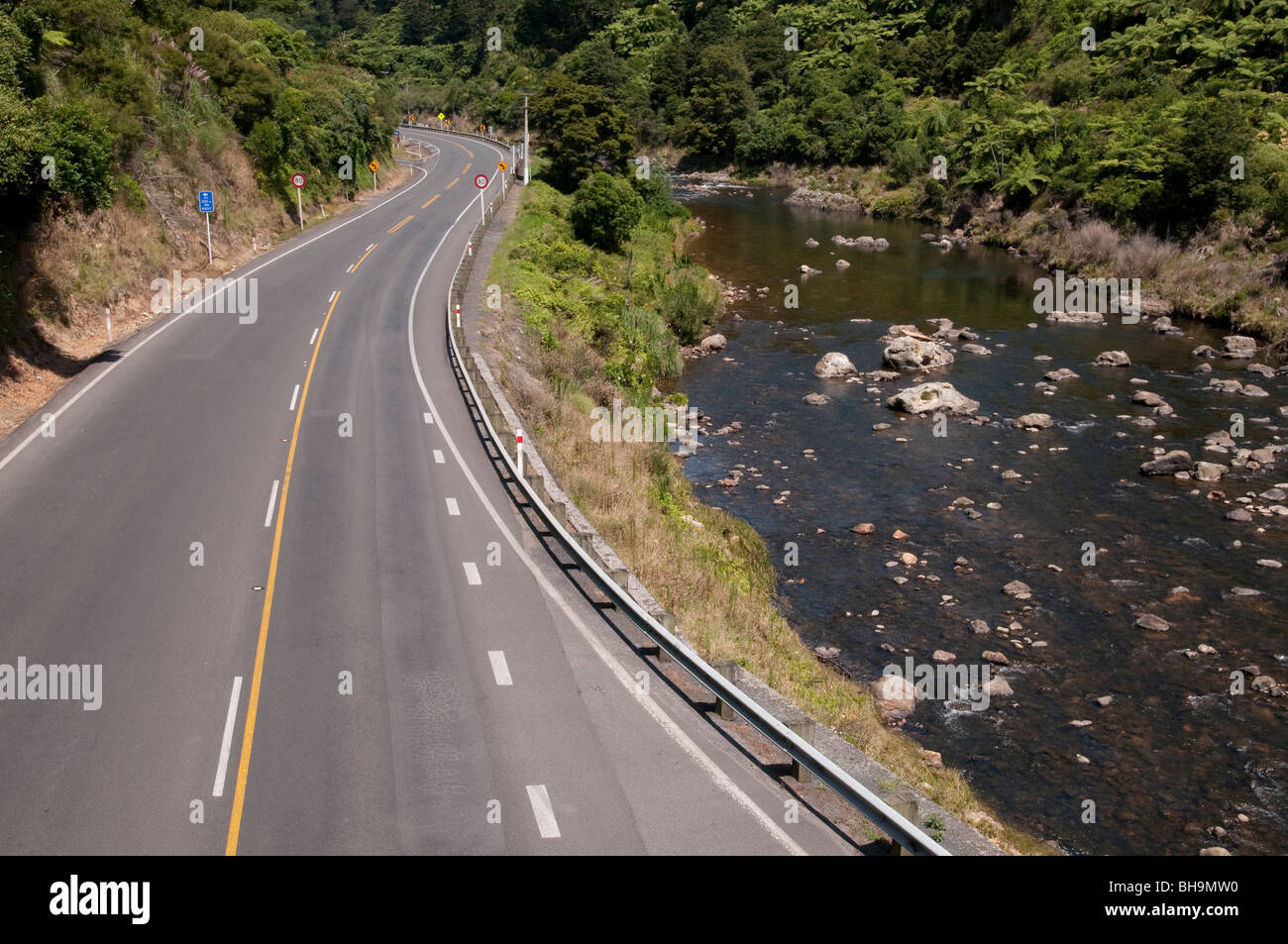 State highway 1 new zealand hi-res stock photography and images - Alamy