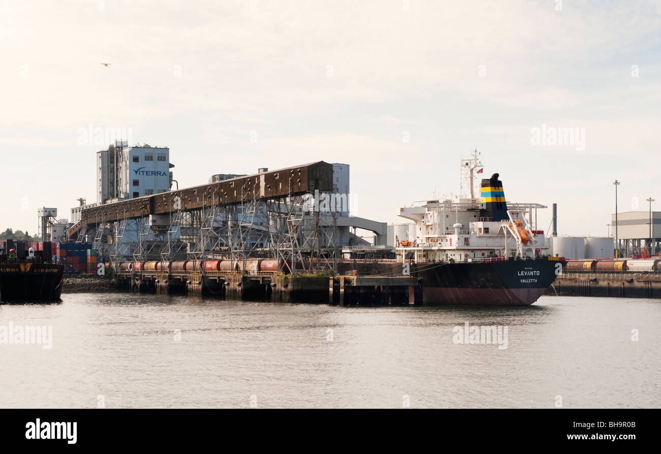 Grain loading terminal hi-res stock photography and images - Alamy