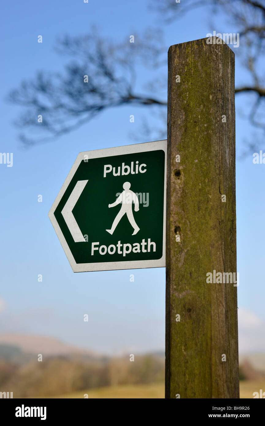 Rural public footpath sign hi-res stock photography and images - Alamy