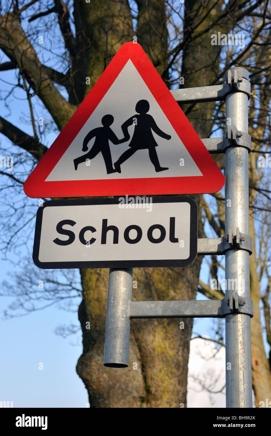 School road sign hi-res stock photography and images - Alamy