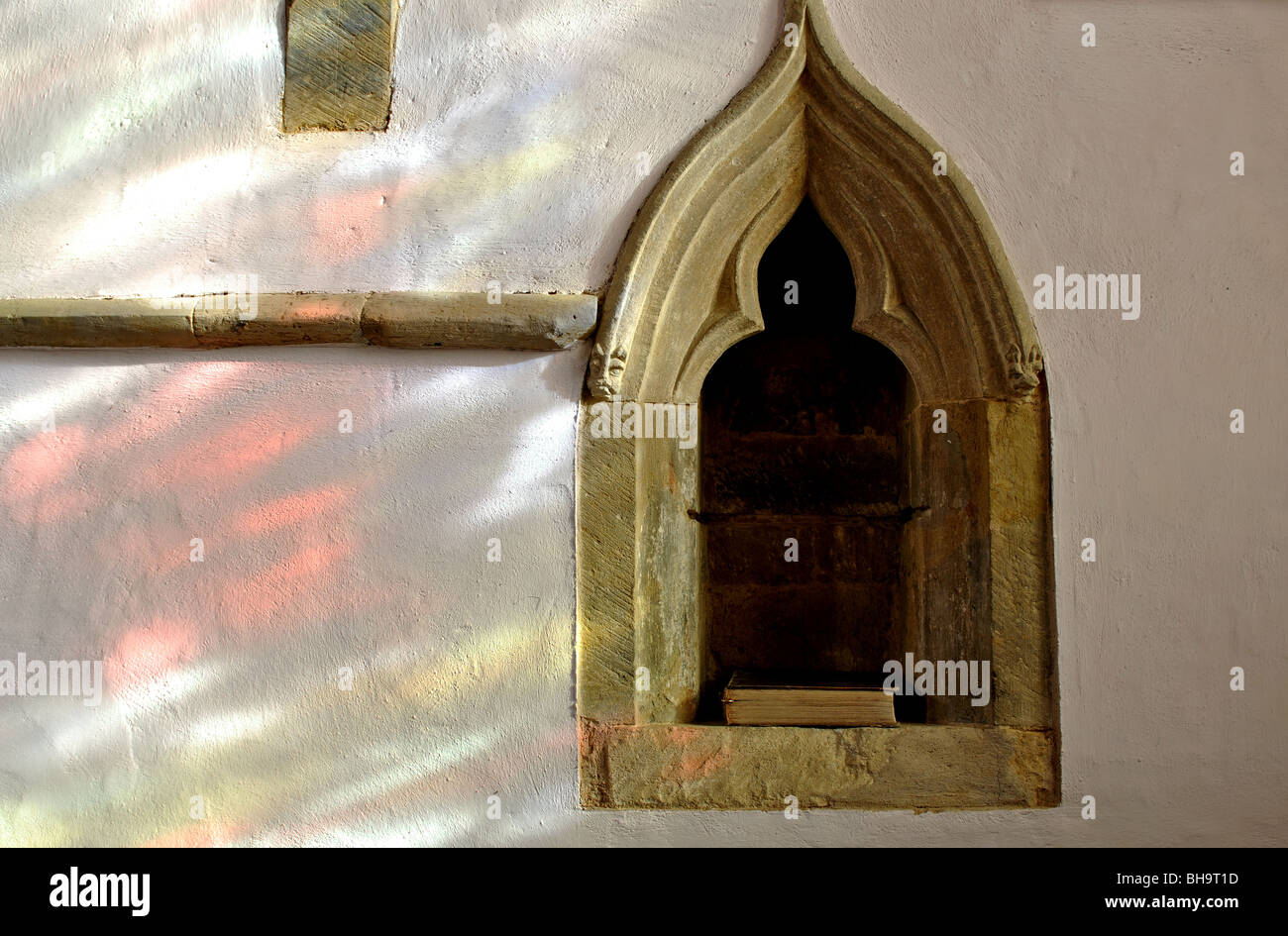 Piscina in Holy Cross Church, Byfield, Northamptonshire, England, UK ...