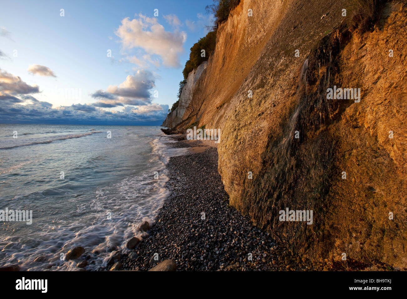 Water seeping rock hi-res stock photography and images - Alamy