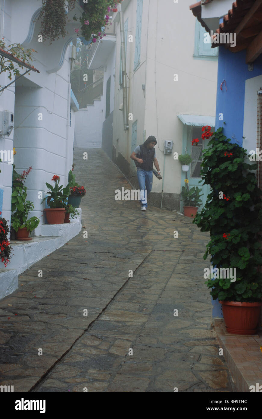 Mist coming down hi-res stock photography and images - Alamy