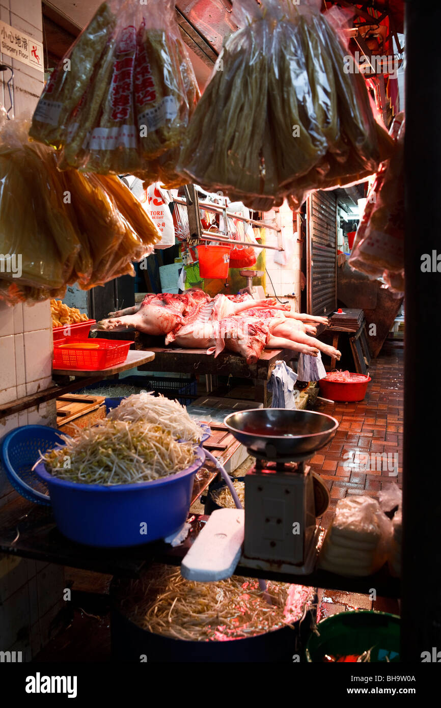 A food stall on Bowrington Road street market in Hong Kong Stock Photo ...