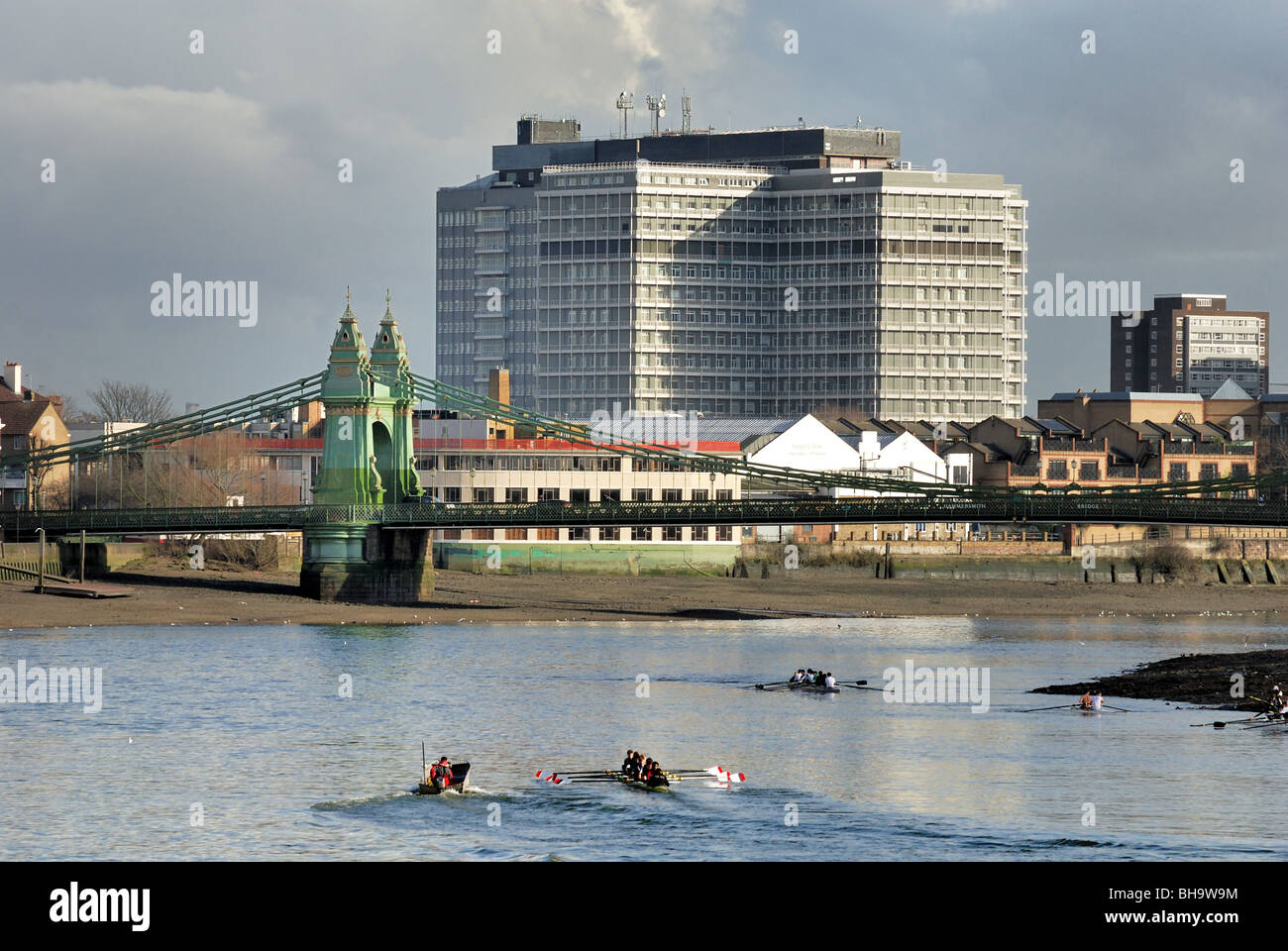 Hammersmith bridge footpath hi-res stock photography and images - Alamy