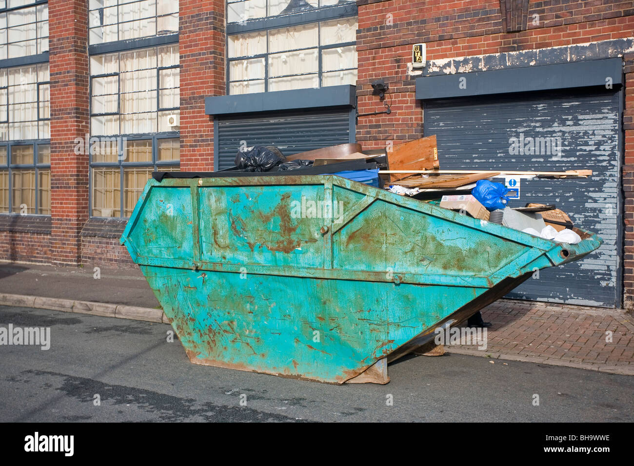 Skip rubbish hi-res stock photography and images - Alamy