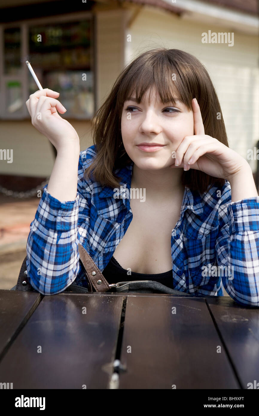 Teen girl smoking cigarette outside hi-res stock photography and images - Alamy