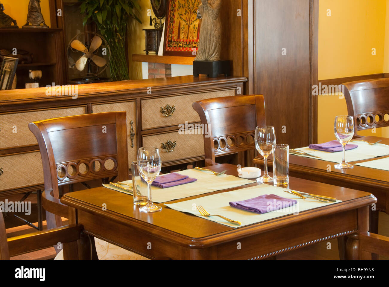 Dining room french vietnamese restaurant hi-res stock photography and ...