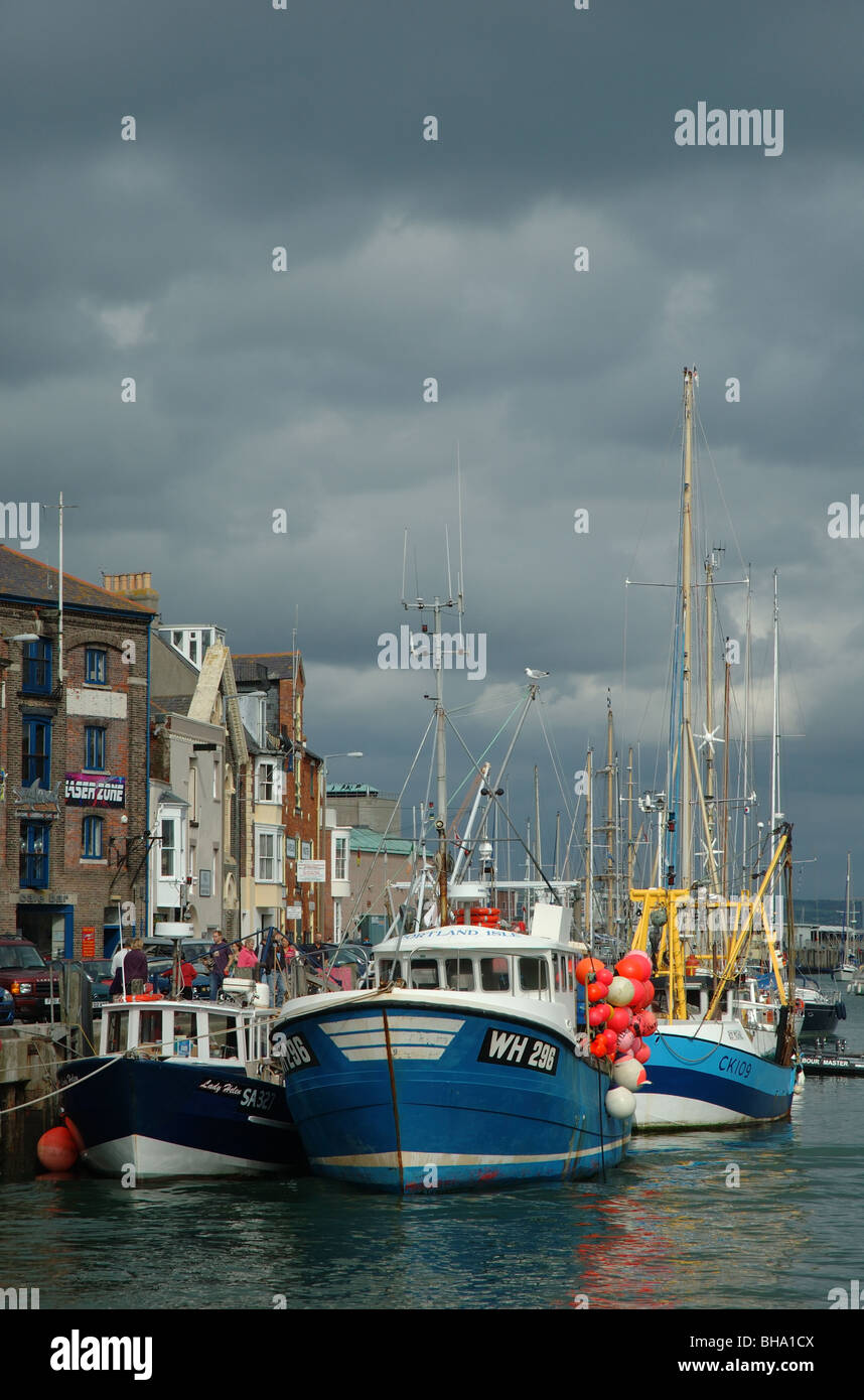 Weymouth fishing boats hi-res stock photography and images - Alamy