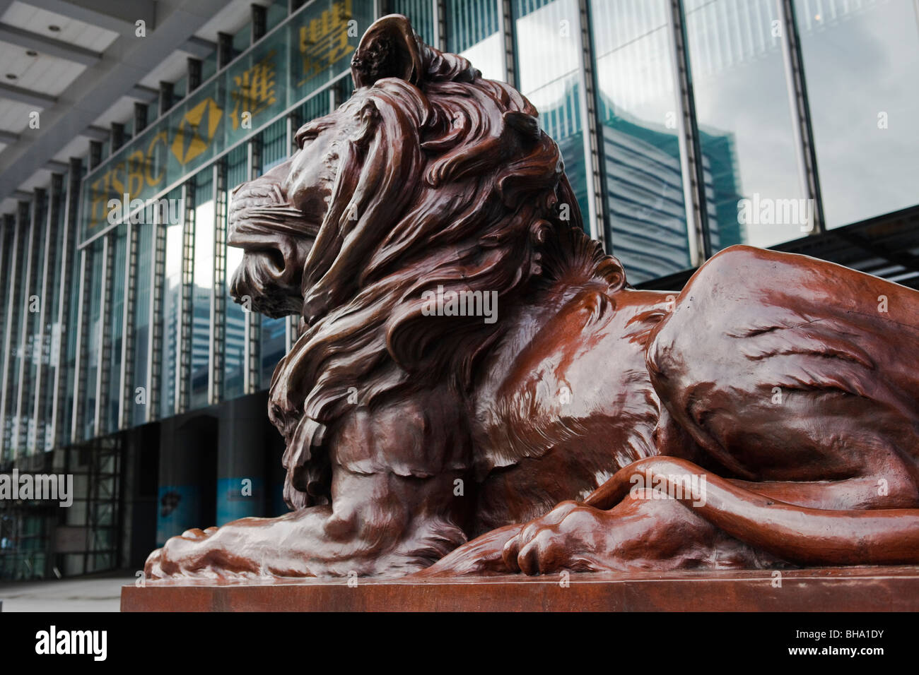 The bronze lions outside the HSBC headquarters in Hong Kong Stock Photo ...