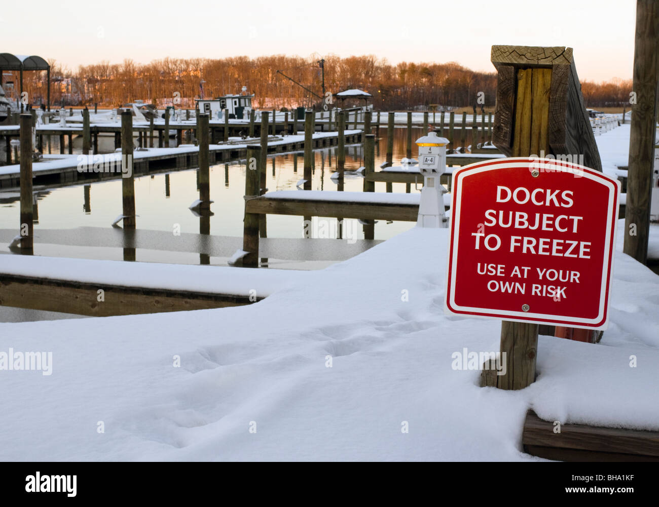 Covered boat docks hi-res stock photography and images - Alamy