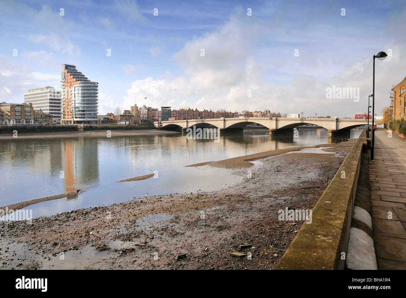 Start of the thames path hi-res stock photography and images - Alamy