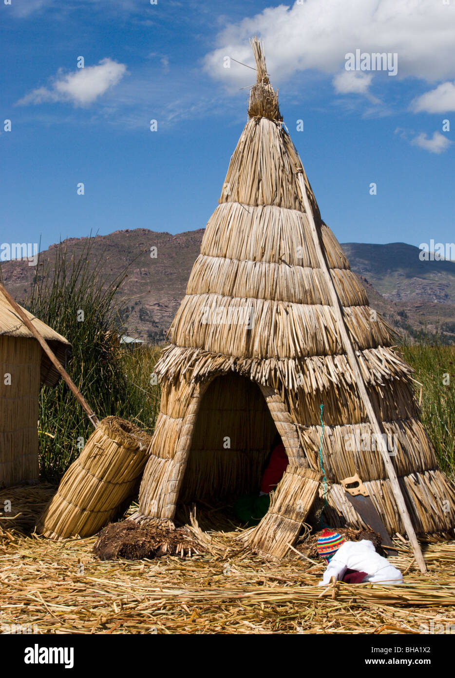 Reed Hut, Uros Floating Reed Islands, Lake Titicaca, Peru Stock Photo ...
