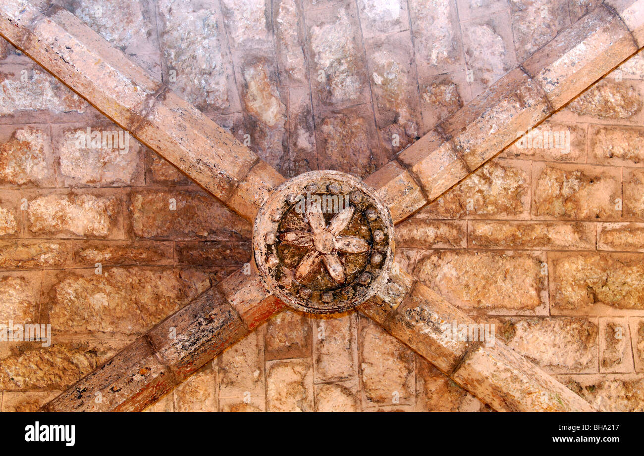 Keystone vault hi-res stock photography and images - Alamy