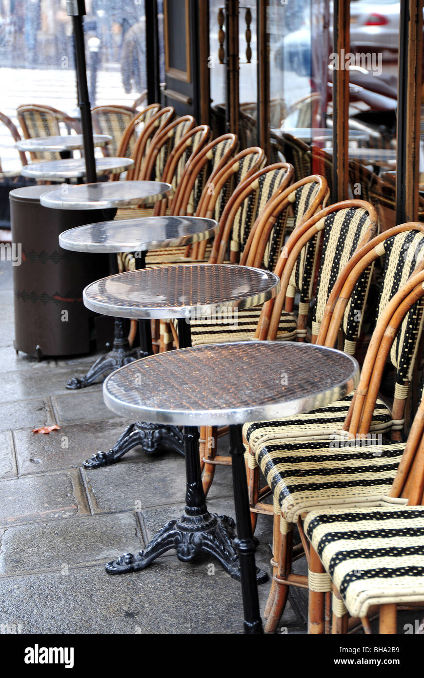 PAris, FRance - Empty tables at a cafe Stock Photo - Alamy