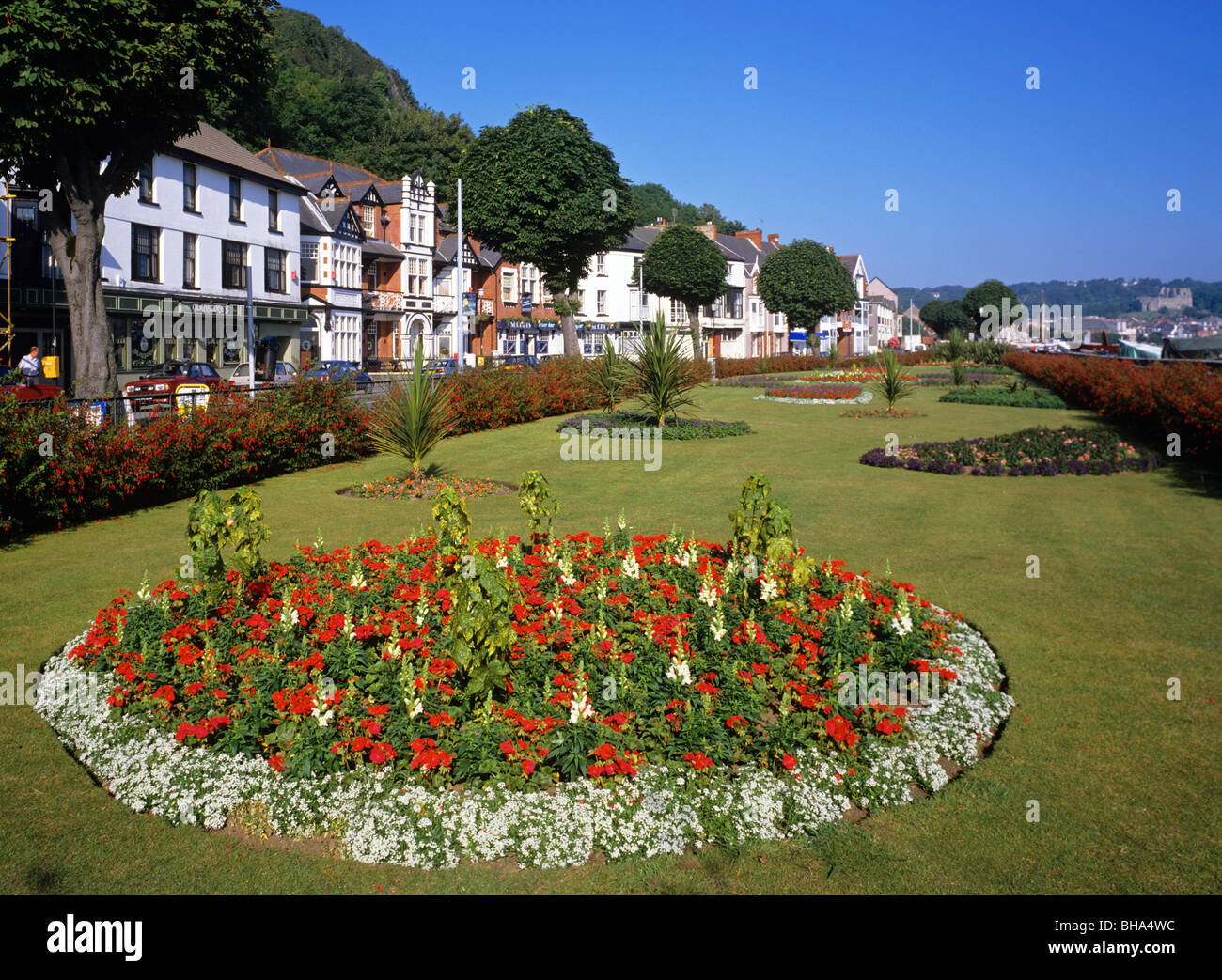Gardens on the seafront of Mumbles a seaside resort on Swansea Bay ...
