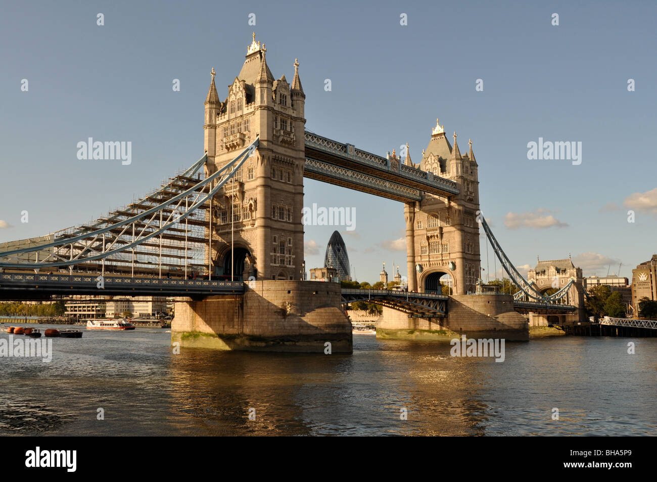 Sunny london hi-res stock photography and images - Alamy