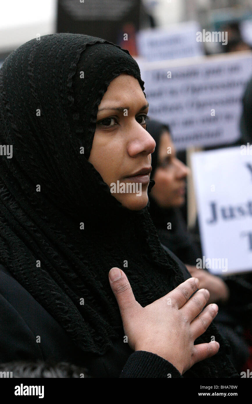 Islam islamic muslim woman women female hi-res stock photography and ...