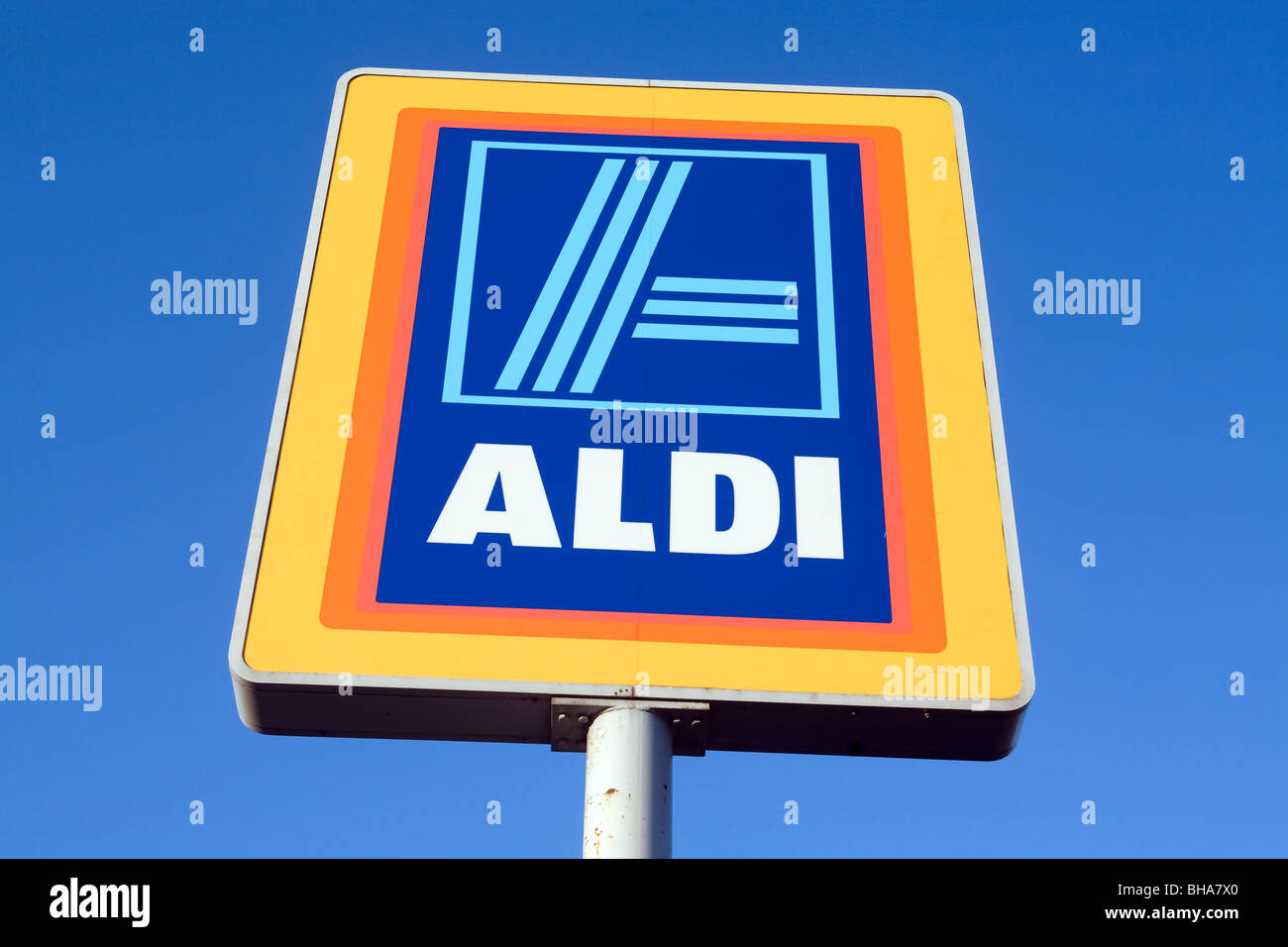 Aldi Store Sign Stock Photo - Alamy