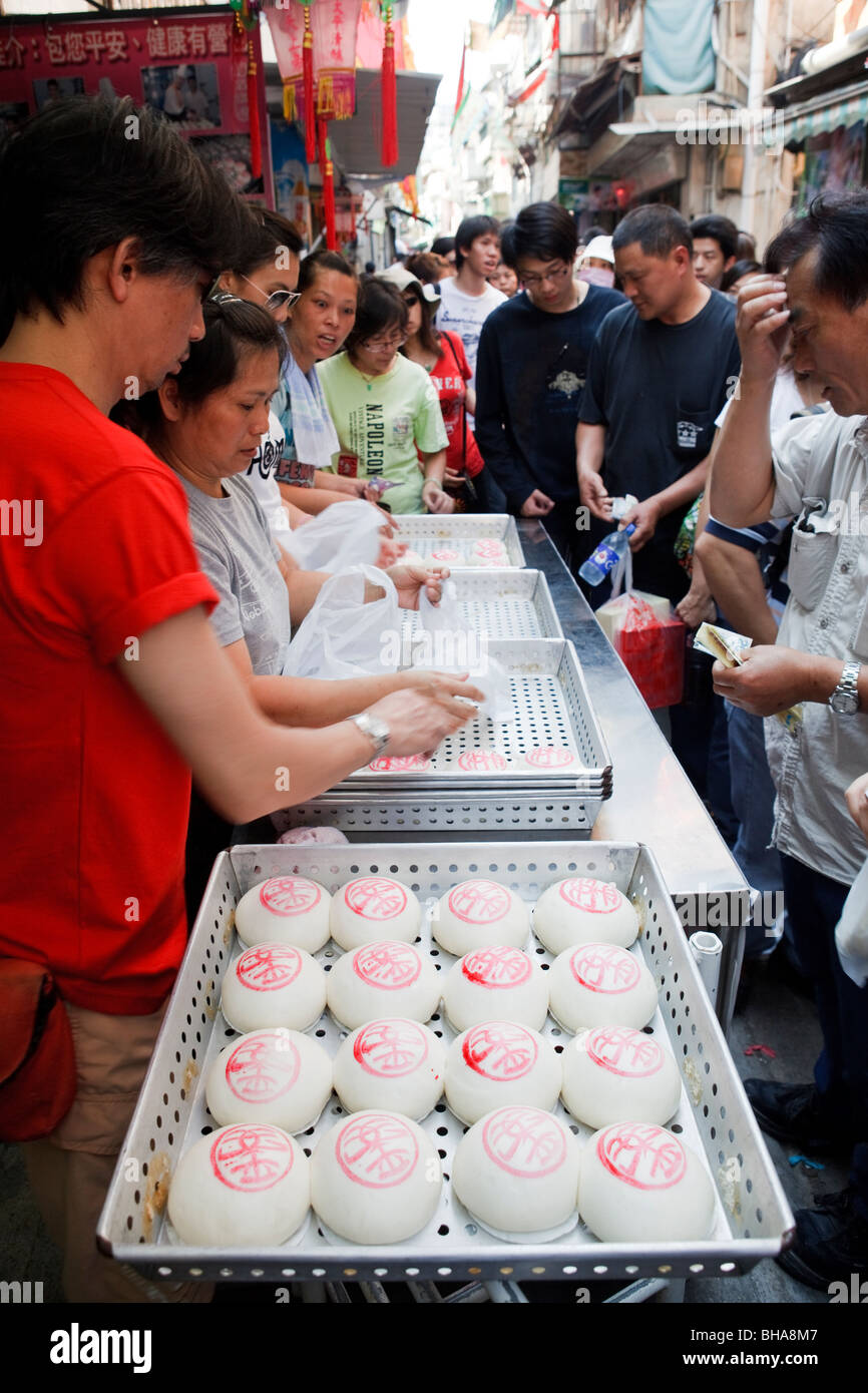 China queuing asia hi-res stock photography and images - Alamy