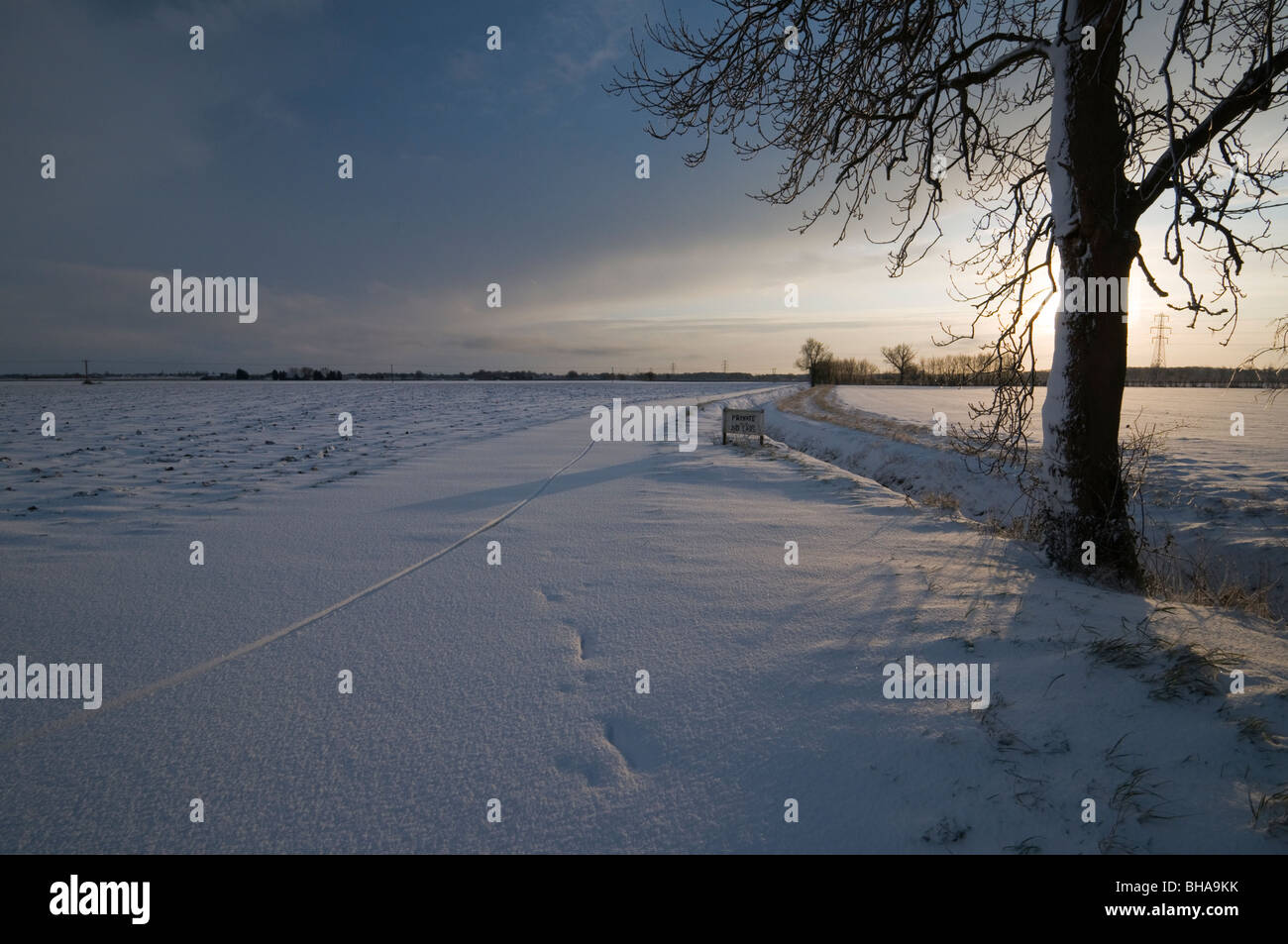 Cambridgeshire winter road hi-res stock photography and images - Alamy