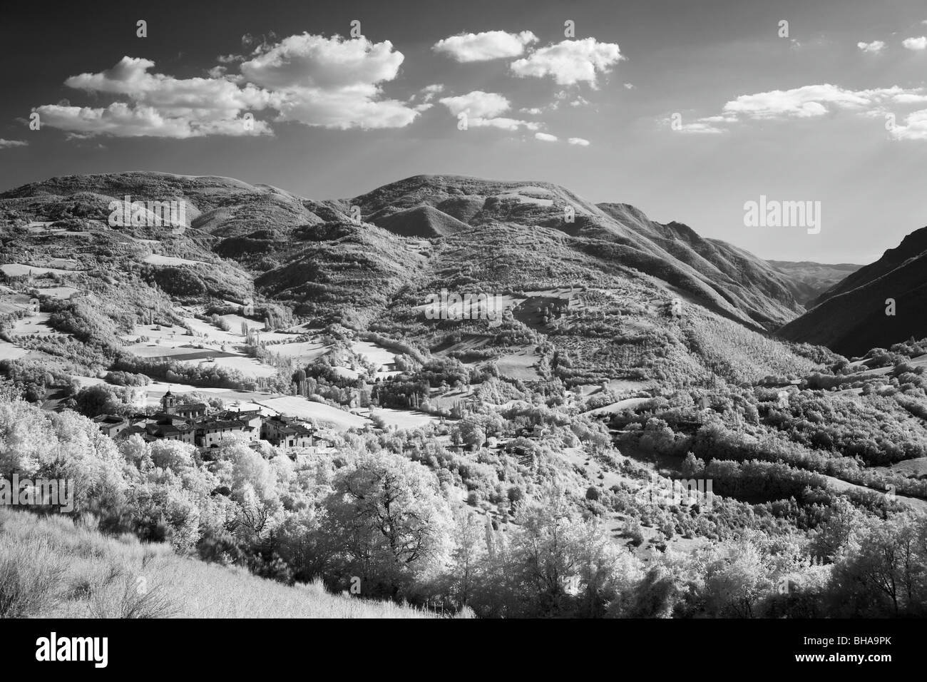 the Valnerina and village of Castelvechio nr Preci, Umbria, Italy Stock ...