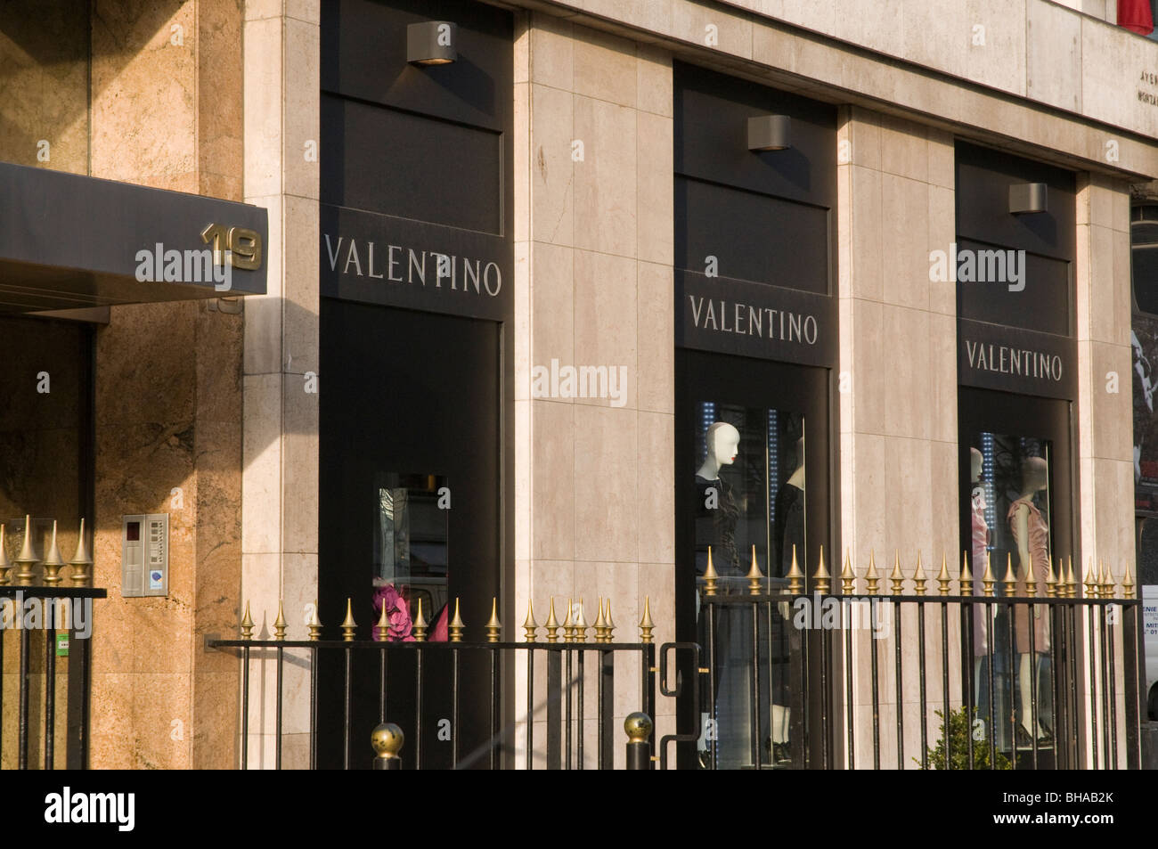 Valentino shop avenue Montaigne in Paris Stock Photo - Alamy