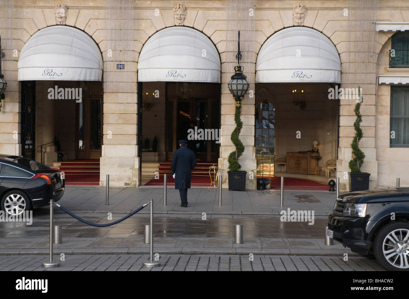 Ritz paris entrance hi-res stock photography and images - Alamy