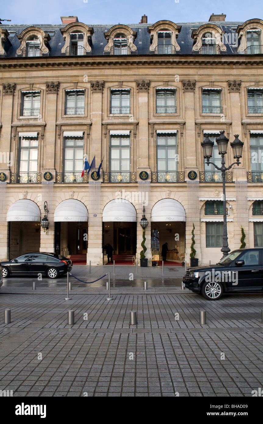 Ritz paris entrance hi-res stock photography and images - Alamy