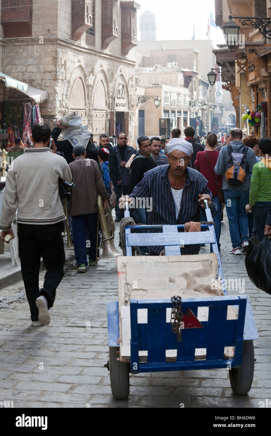 Hand trolley hi-res stock photography and images - Alamy